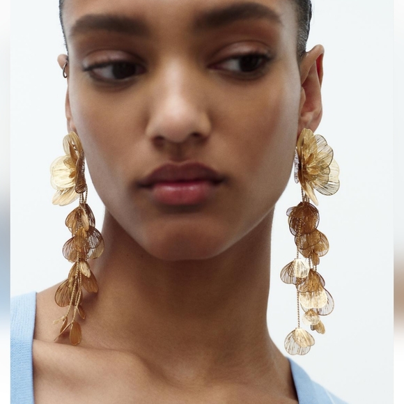 Zara | Jewelry | Zara Raised Flower Earrings | Poshmark